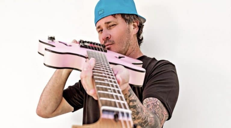 Fender Tom Delonge Starcaster is back in production! - Guitar Bomb