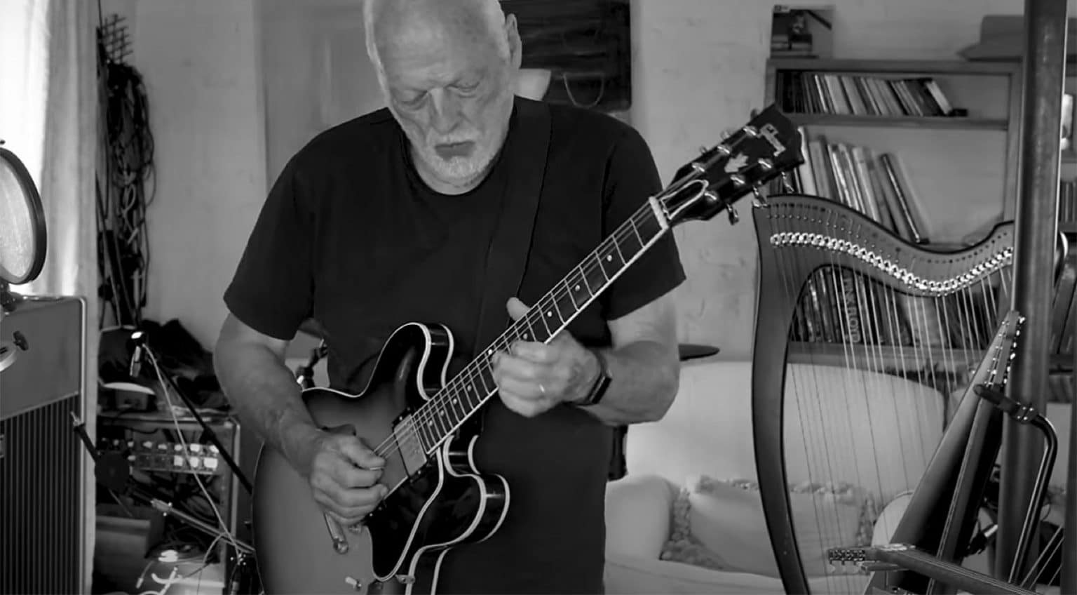 David Gilmour Ditches the Strat for a Gibson: A New Sound for a New Era ...